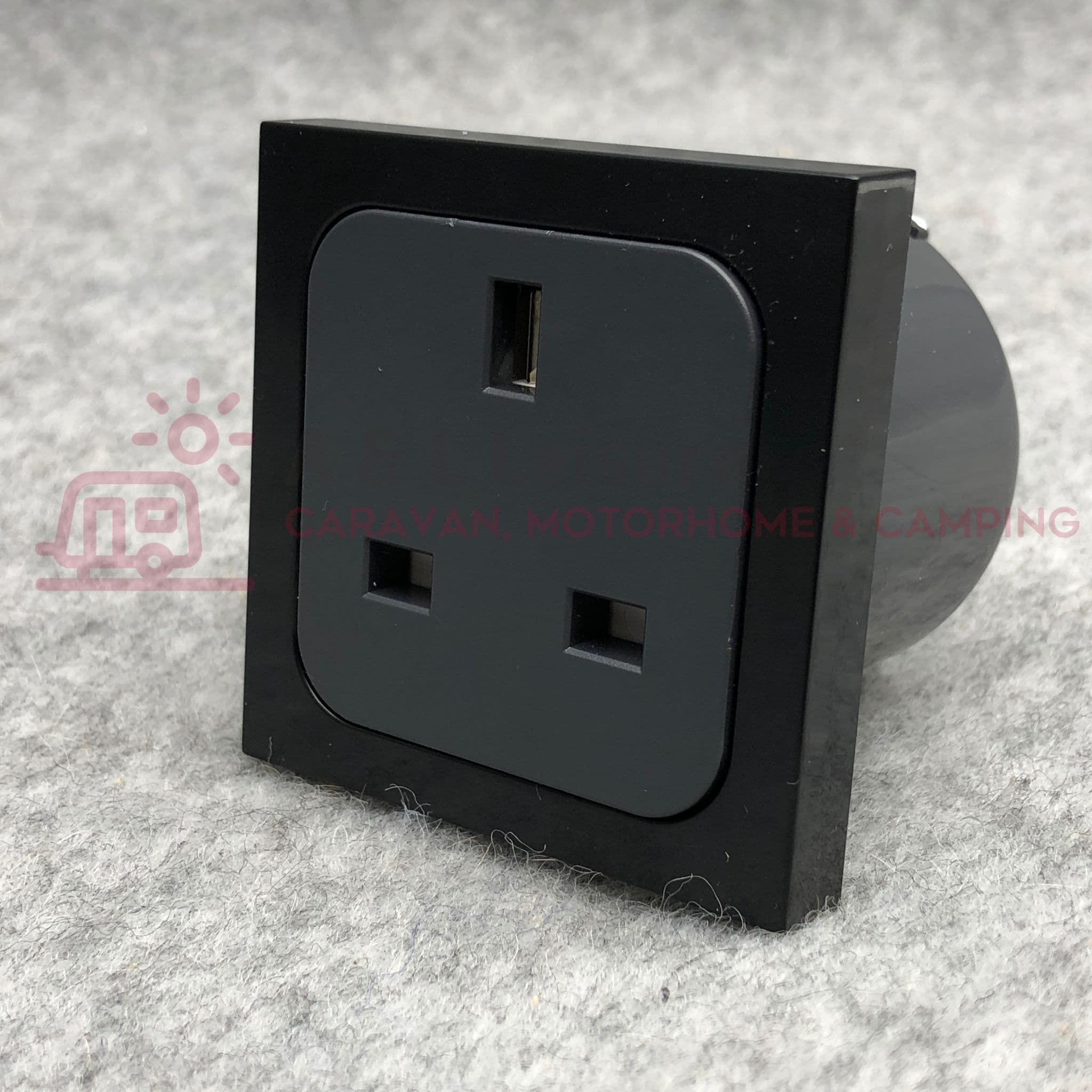 CBE C-Line 13a - 240v 1-Way Socket Faceplate & Back Box Gloss Black ...